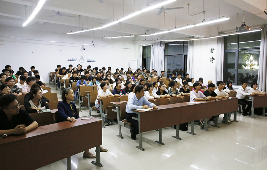 章新胜为湿地学院新生讲授第一课